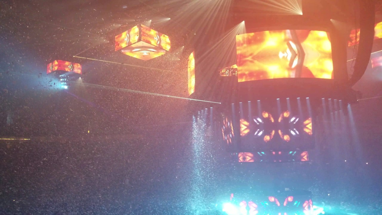 Magical World (Gucci Remix) - 4K [Bassnectar NYE 360 2016-2017] - YouTube