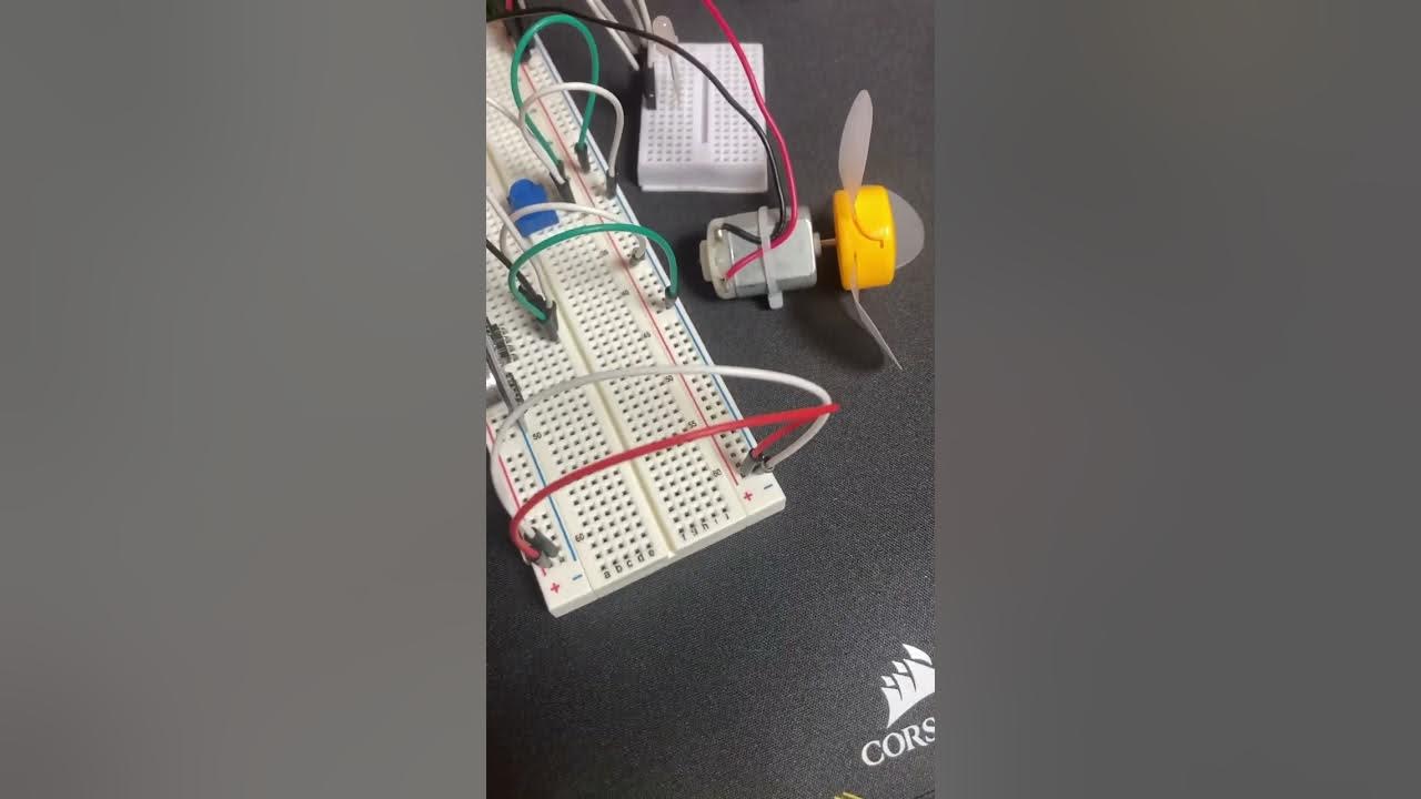 2 Arduinos communicating with pseudo multi threading tasks - YouTube