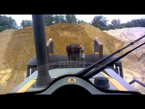 volvo BL71 - YouTube