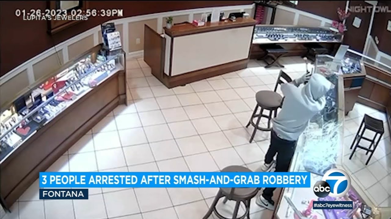 Smash-and-grab robbery caught on camera at Fontana jewelry store - YouTube