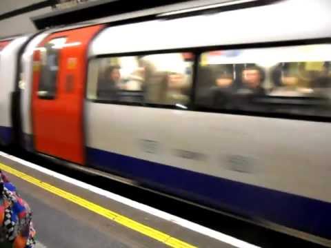 London Underground 1995 stock tube train Northern Line - YouTube
