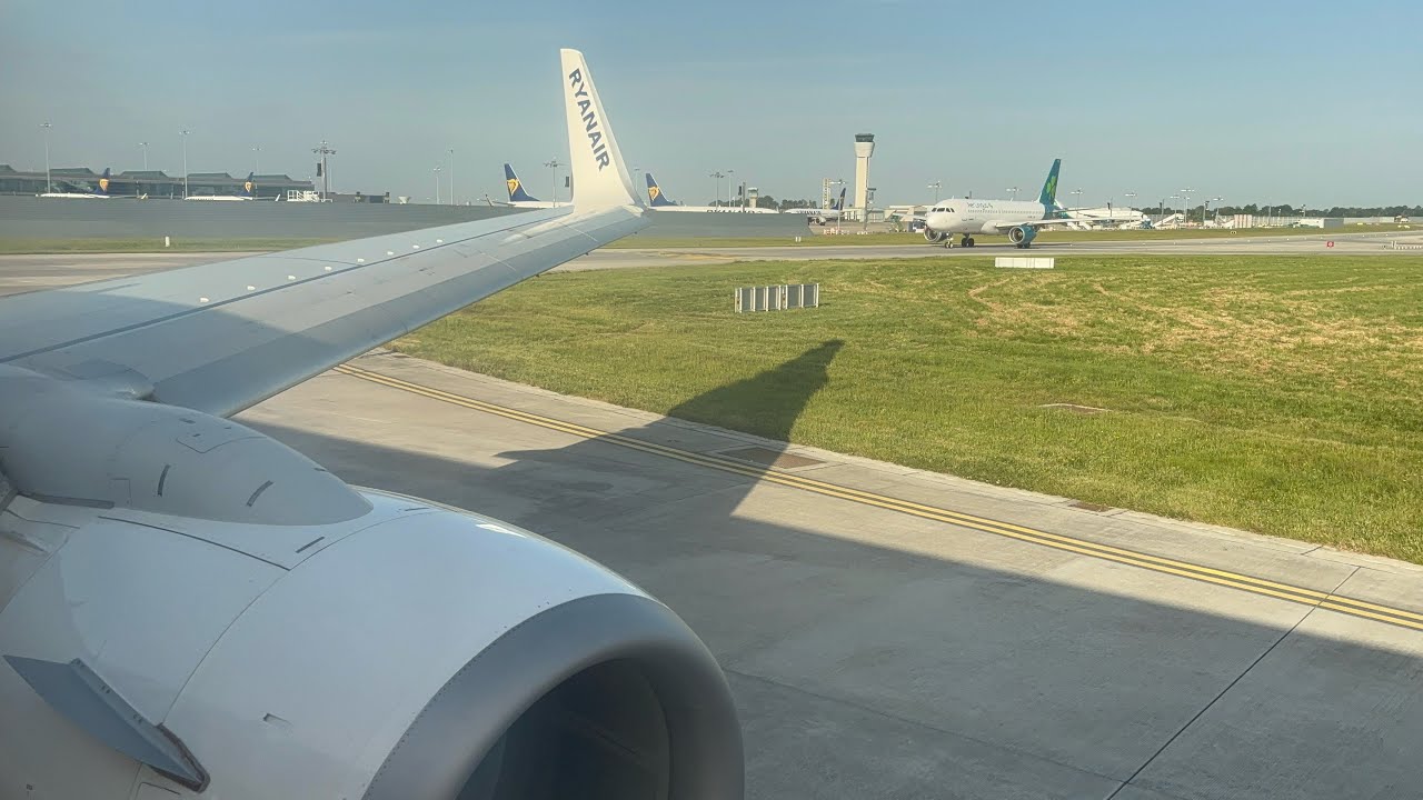 Ryanair engine roar takeoff from Dublin Airport - YouTube