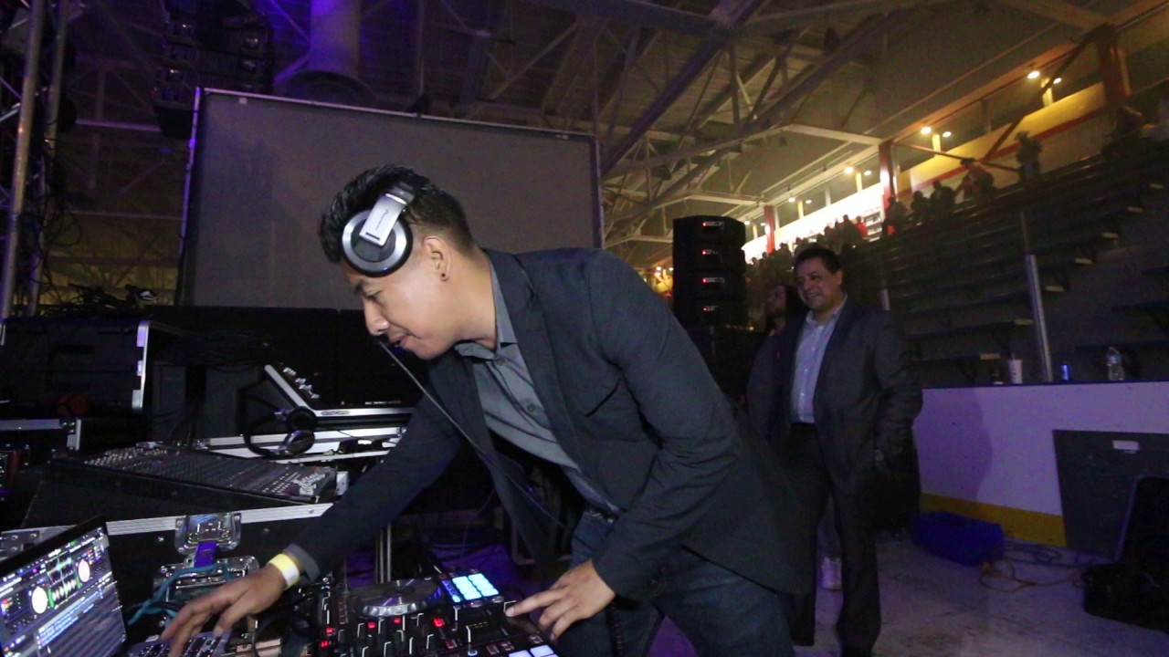 INEDITO #2: DJ Chino se equivoca antes de subir Los Temerarios - YouTube