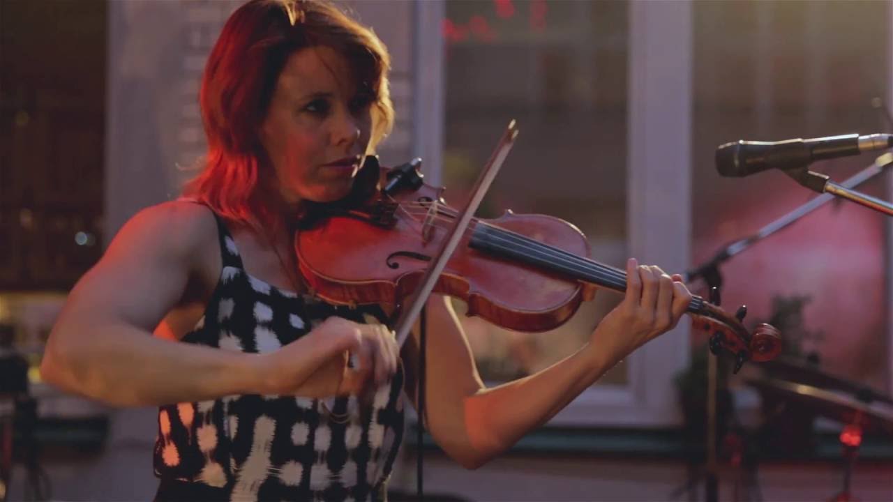 Sarah Neufeld - The Ridge - Live in the Michelberger - YouTube