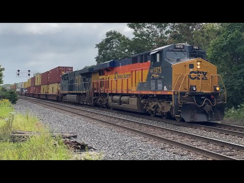 CSX I007 FLYS through CP 163 with friendly crew and CSX 1973 Leading!!!!! - YouTube