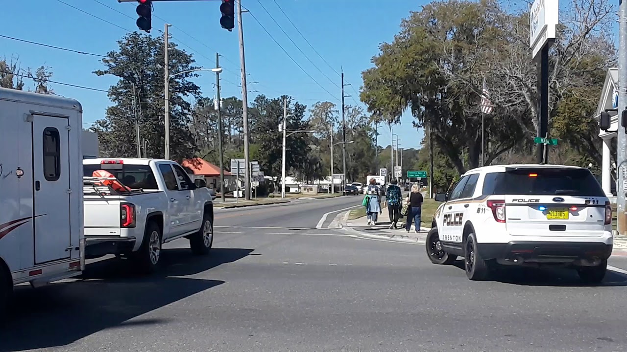 DIXIE COUNTY EMS RESCUE 1 RESPONDING CODE 3!!! - YouTube