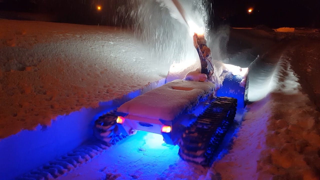 Spyker Workshop - Spyker KAT 2X Night Time Deep Snow Blowing! - YouTube
