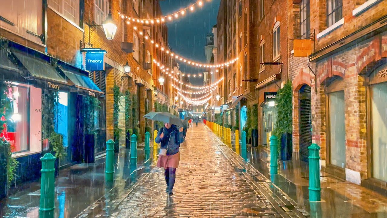 Rainy & Windy London Streets ☔️🍁 Autumn Night Walk with City Lights 🌃 ...