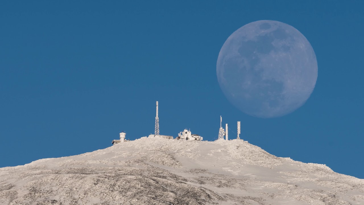 Moon Rises Behind the Snow Capped Peak of Mount Washington in New ...