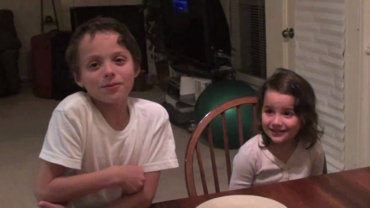 Crazy Kids eat Spicy Tuna Rolls (WK 2.4) - YouTube