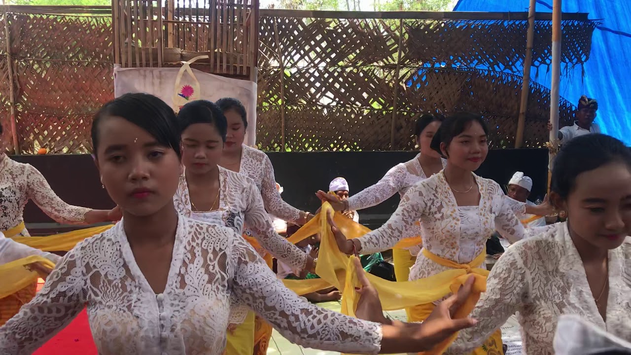 Tari Rejang Sari Banjar Sebunipil - YouTube