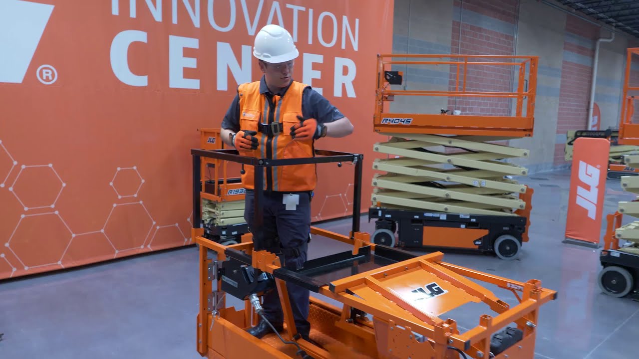 JLG® Scissor Lifts: QuikAccess Platform Demo - YouTube