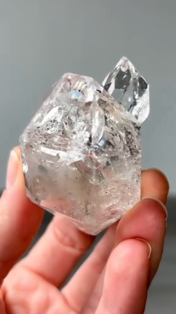 Diamond or Quartz? Shocking Ways to Tell in Seconds! - YouTube