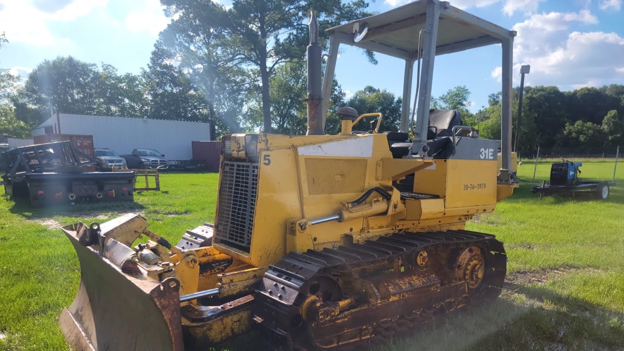 Crawler Dozer Komatsu D31E-20 - YouTube