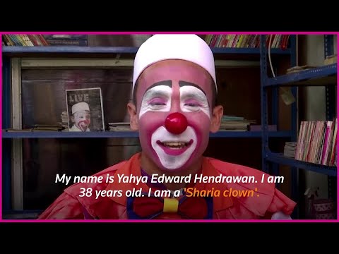 Indonesian teacher dons clown costume to inspire children to learn the Koran
