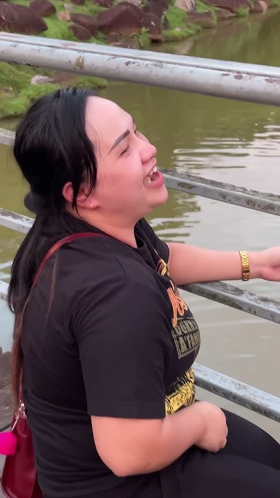 Kasih makan ikan kah,ksih makan Dugong ni gais🤭.# #roadto1ksubscribers #mencarirezeki # ...