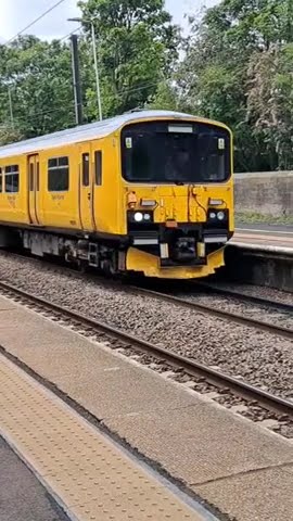Class 950 passes Cramlington #railway #train - YouTube