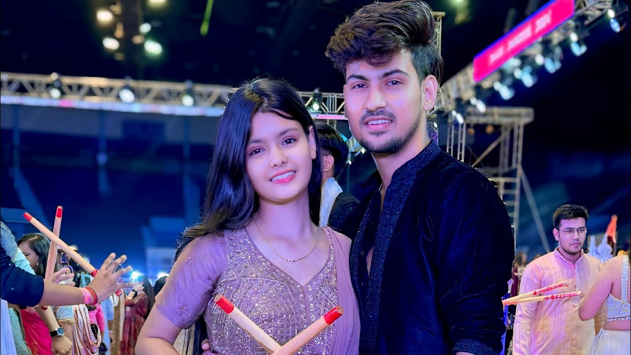 Iswar Ki Durga Puja Mein Hum Gaye Dandiya Nights😍| Shabnam Layek ...