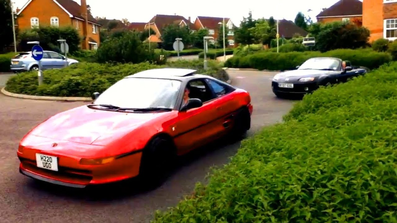 Toyota MR2 and Mazda MX5 drive by - YouTube