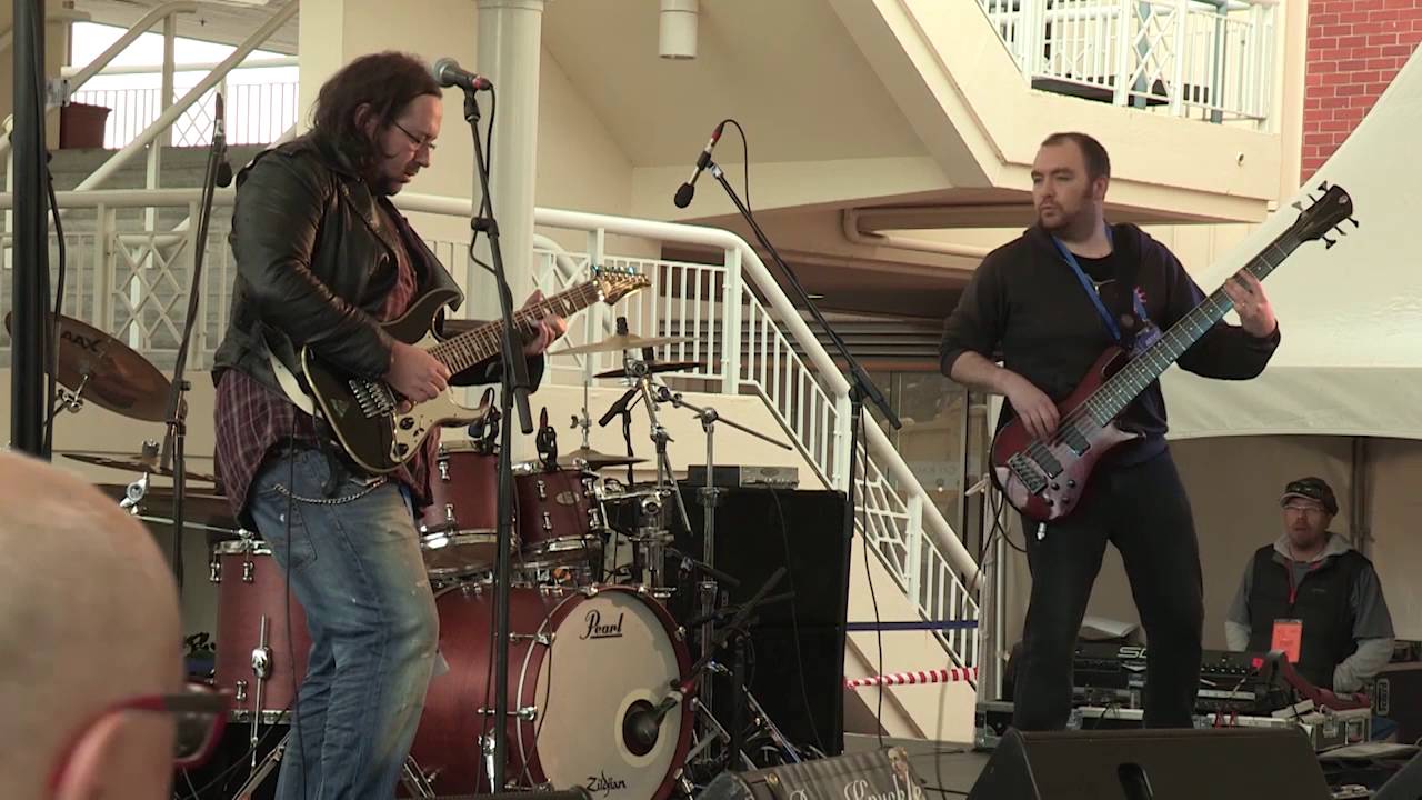 Peter Hodgson performs at The Melbourne Guitar Show 2015 - YouTube