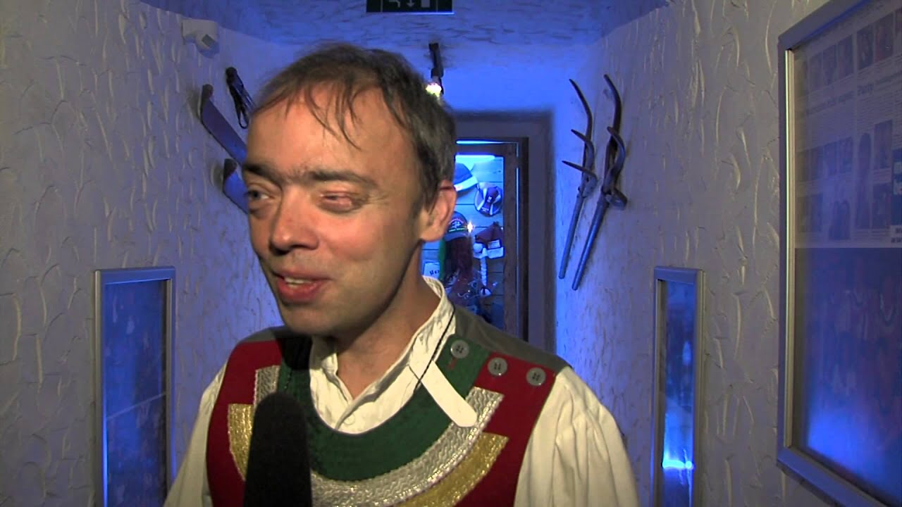 MARTIN VON DEN URSPRUNG BUAM SPRICHT ÜBERS HEXENHÄUSL UND MANZ ... 11 ...
