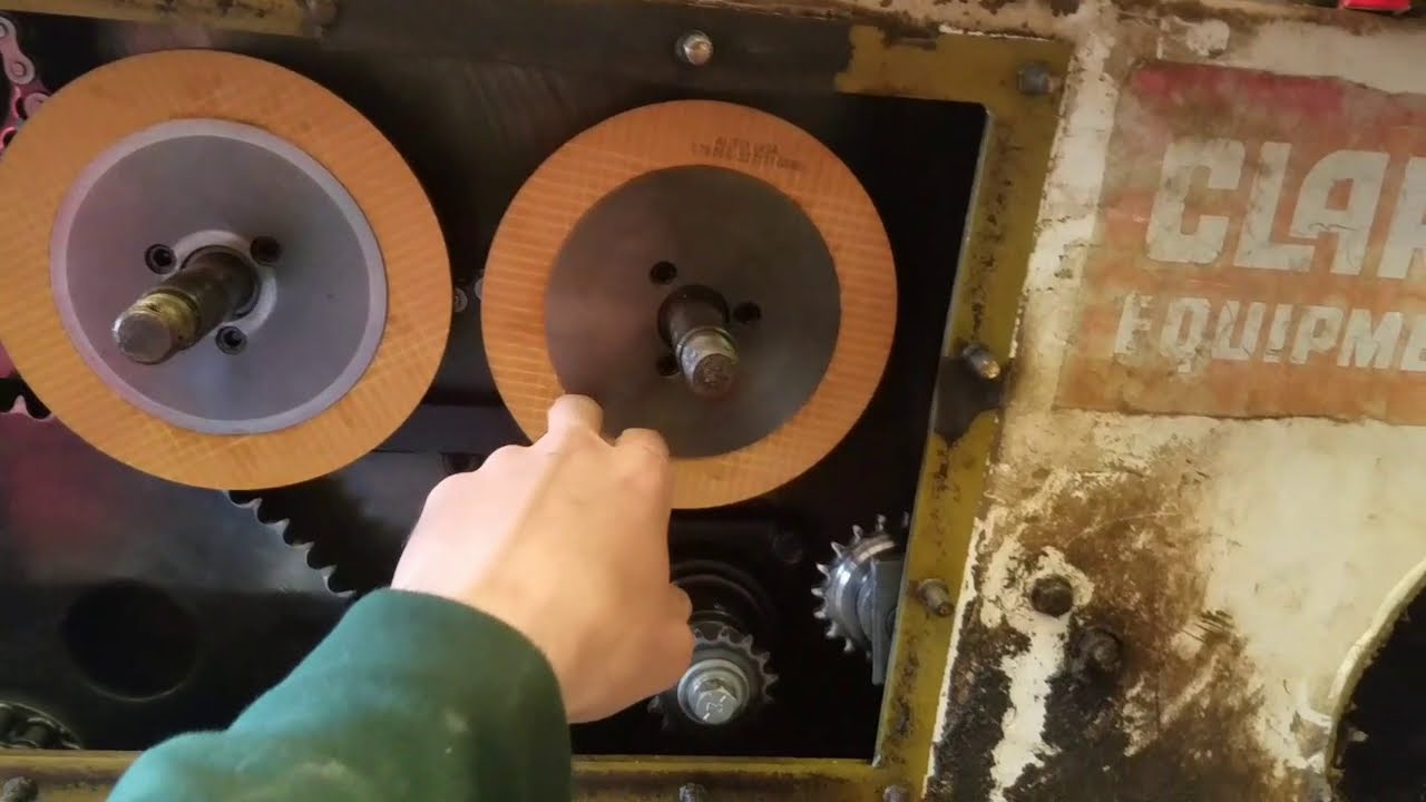 Bobcat M-610 Part 6. Steering clutch installation - YouTube