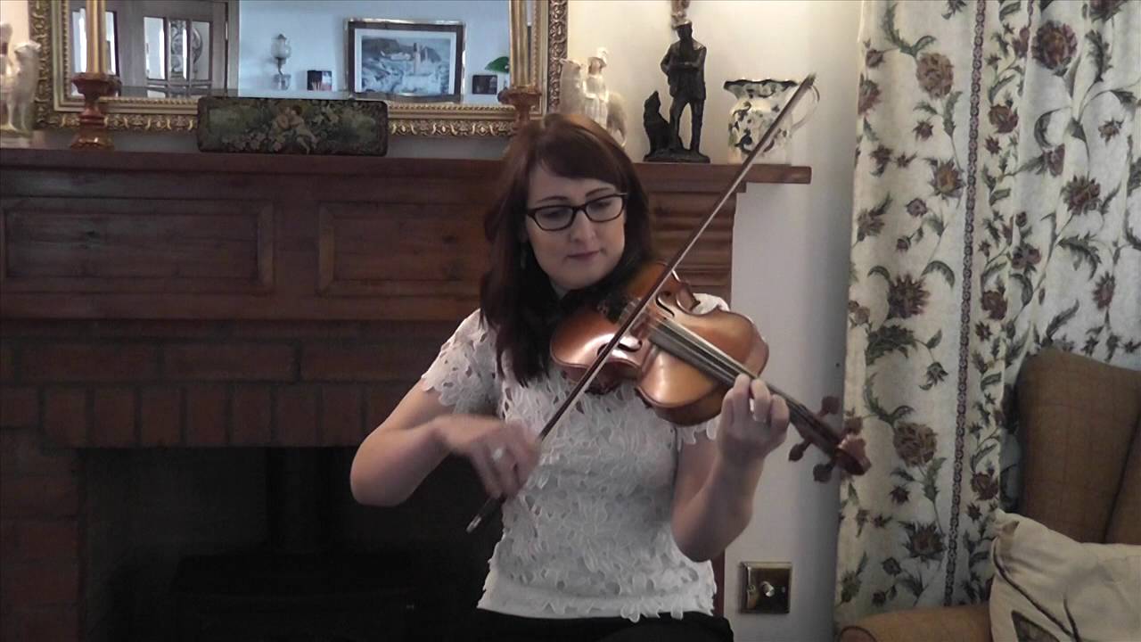 Kristan Harvey from Blazin' Fiddles teaching 'The Uist Dance' - YouTube