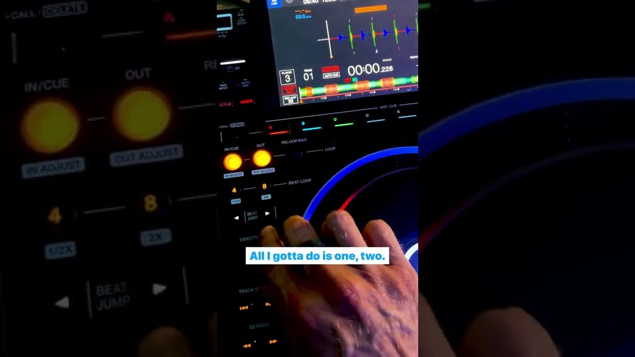 How DJs navigate songs fast! #shorts - YouTube