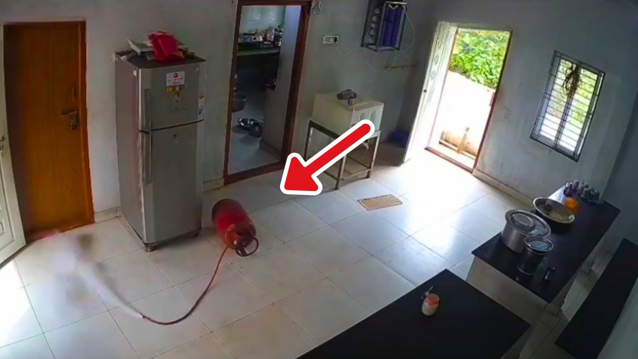 💀 KITCHEN GAS EXPLOSION - YouTube