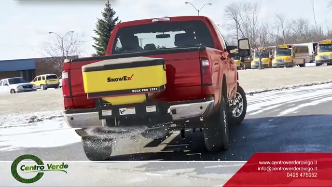 Scopri l'efficace Spargisale SnowEx Bulk Pro 1575! - YouTube