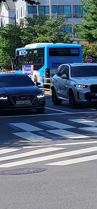 연료 충전하러 삼계차로지로 가는 부산123번 현대가야아이파크 정류장 인근 통과 #에디슨모터스 Smart 11HG CNG - YouTube