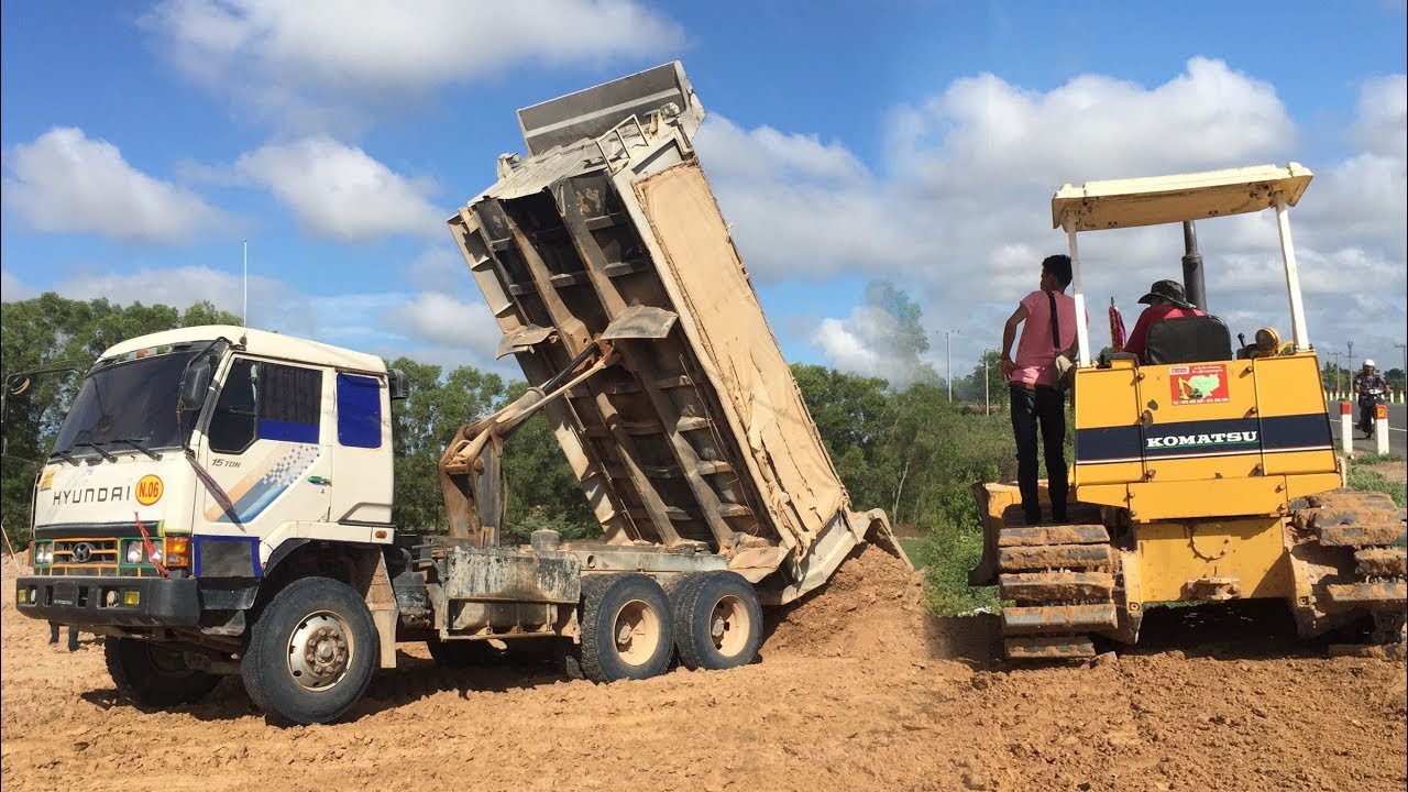 ឡានដឹកដី ២៥តោន, Heavy Loader Loading Dump Trucks, Operator Dumper ...