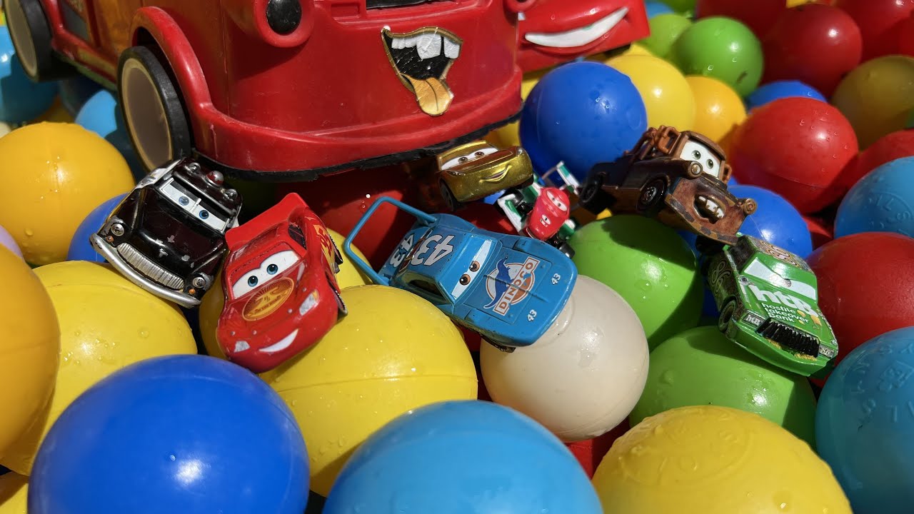 Disney Pixar Cars falling into deep pool, Lightning McQueen, Tow Mater ...