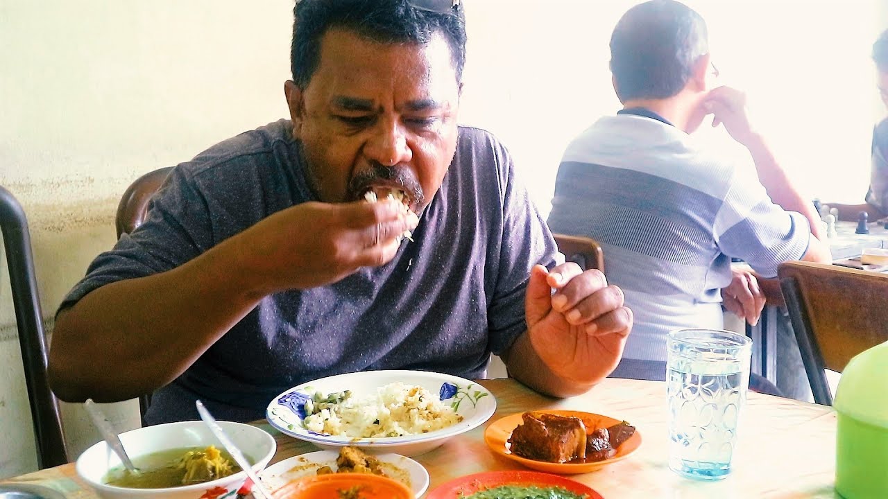 SAKSANG BABI LAPO SINAMBELA Kuliner Batak Indonesia - YouTube