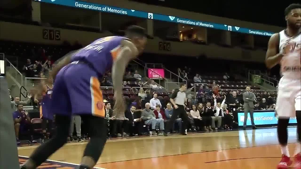 Derek Cooke Jr. flies in for the alley-oop slam - YouTube