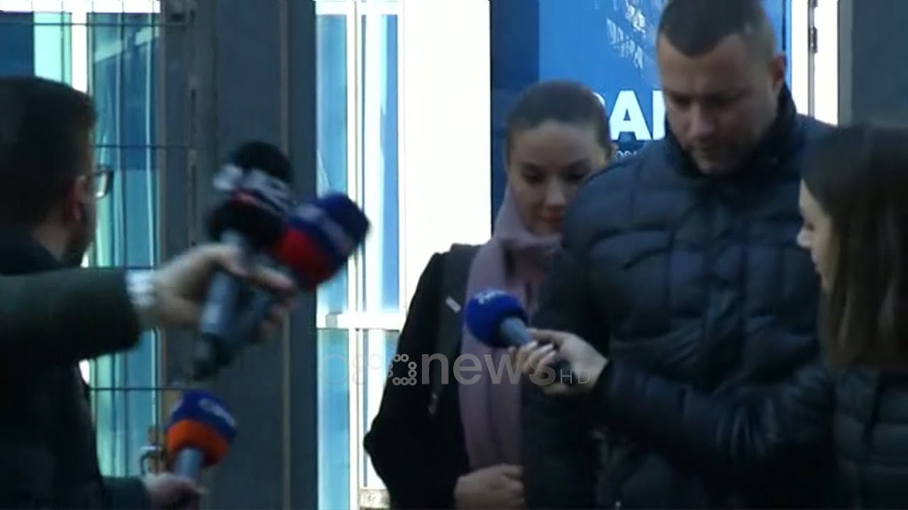 “Harabeli”, Ajola Xoxa që pa gdhirë rikthehet në SPAK - YouTube