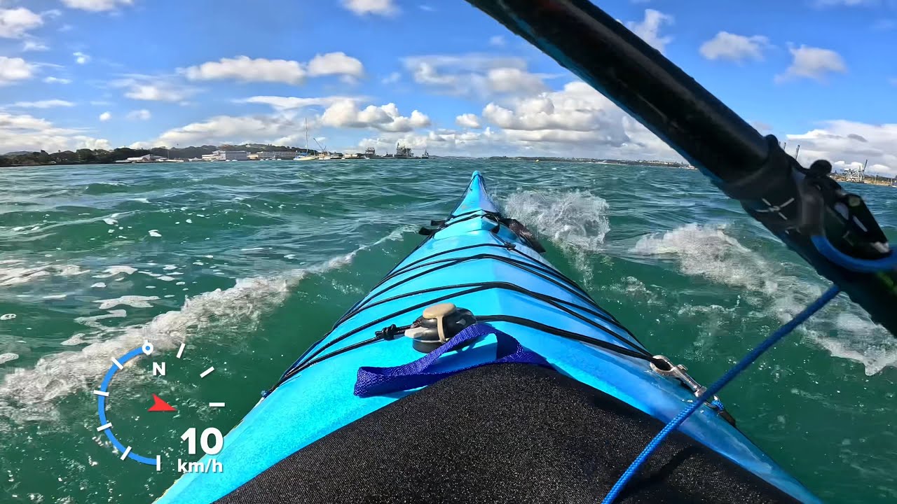Messy sea around Harbour Bridge - YouTube