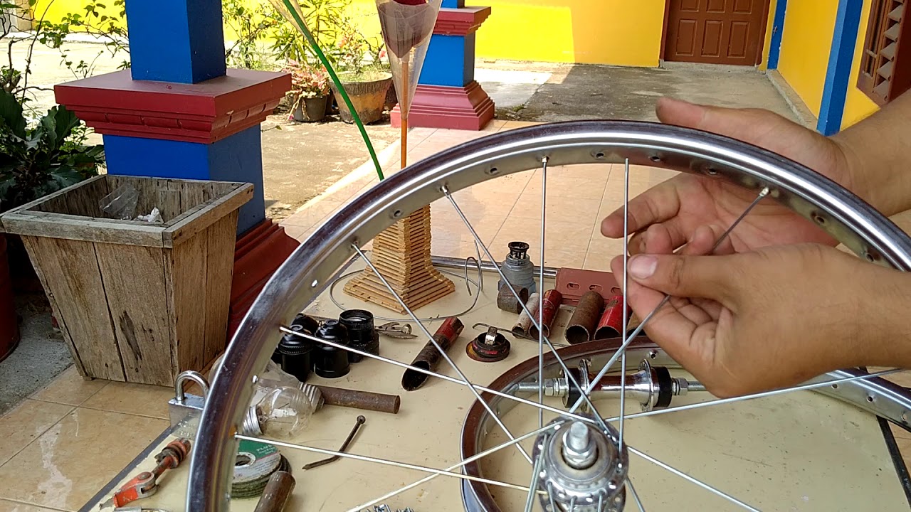 Tutorial memasang pelek sepeda - YouTube