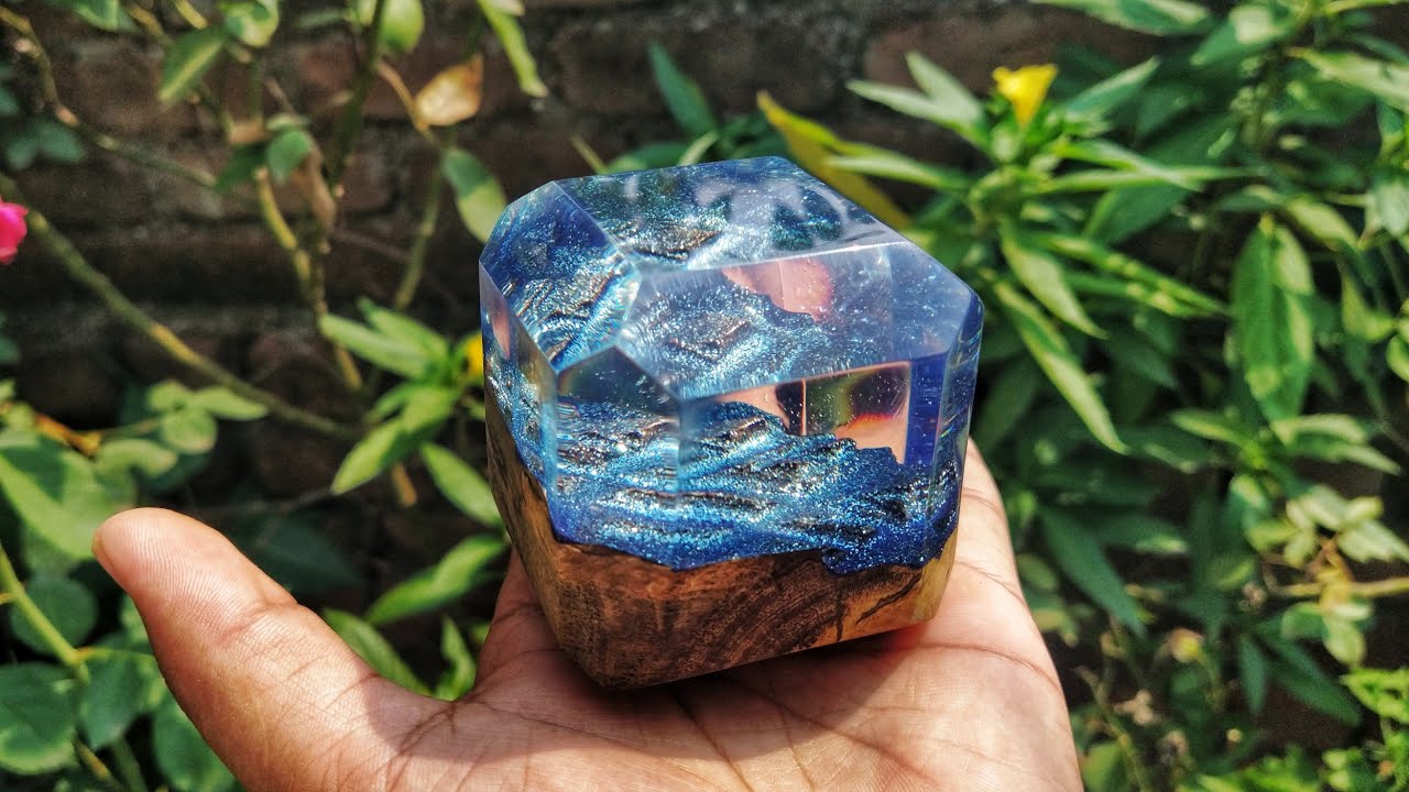 Making A Shining Resin And Wood Paperweight #resinart #resindiorama # ...