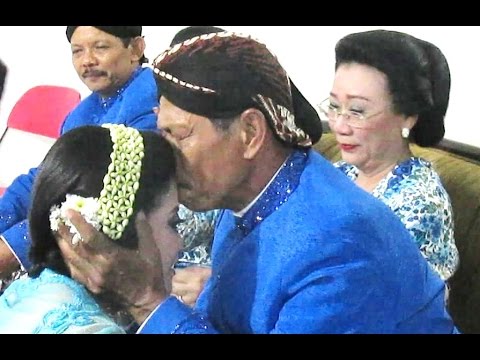 TRADISI SUNGKEMAN - Upacara Mitoni Tingkeban - Javanese Pregnancy ...