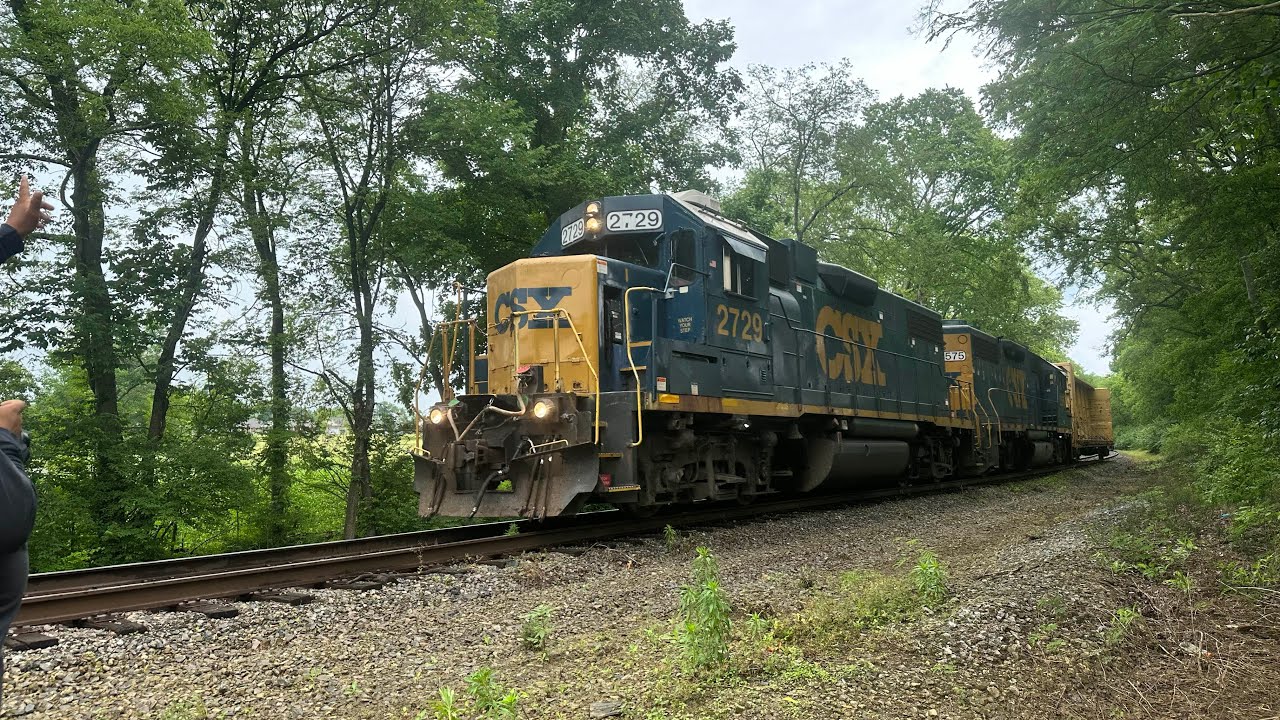 CSX 2729 (Ex Conrail) Leads L405 on the C&M Branch - YouTube