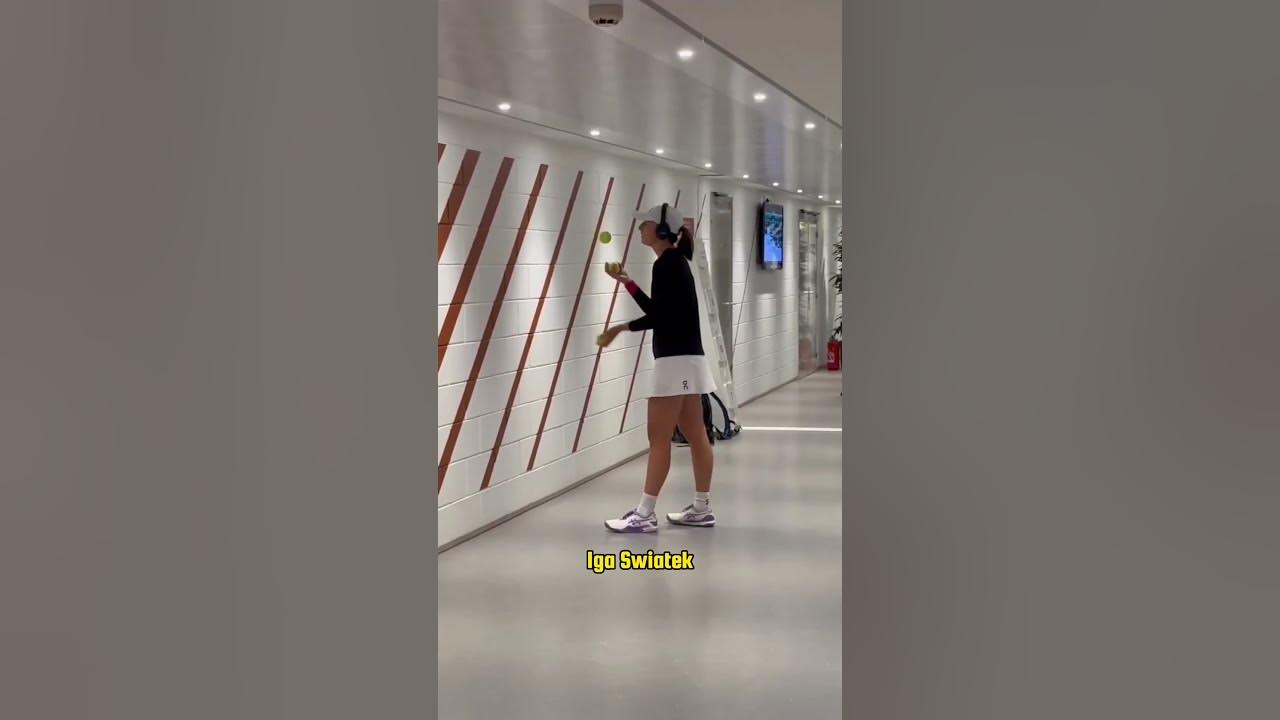 Iga Świątek Hand-Eye Coordination Drills - YouTube