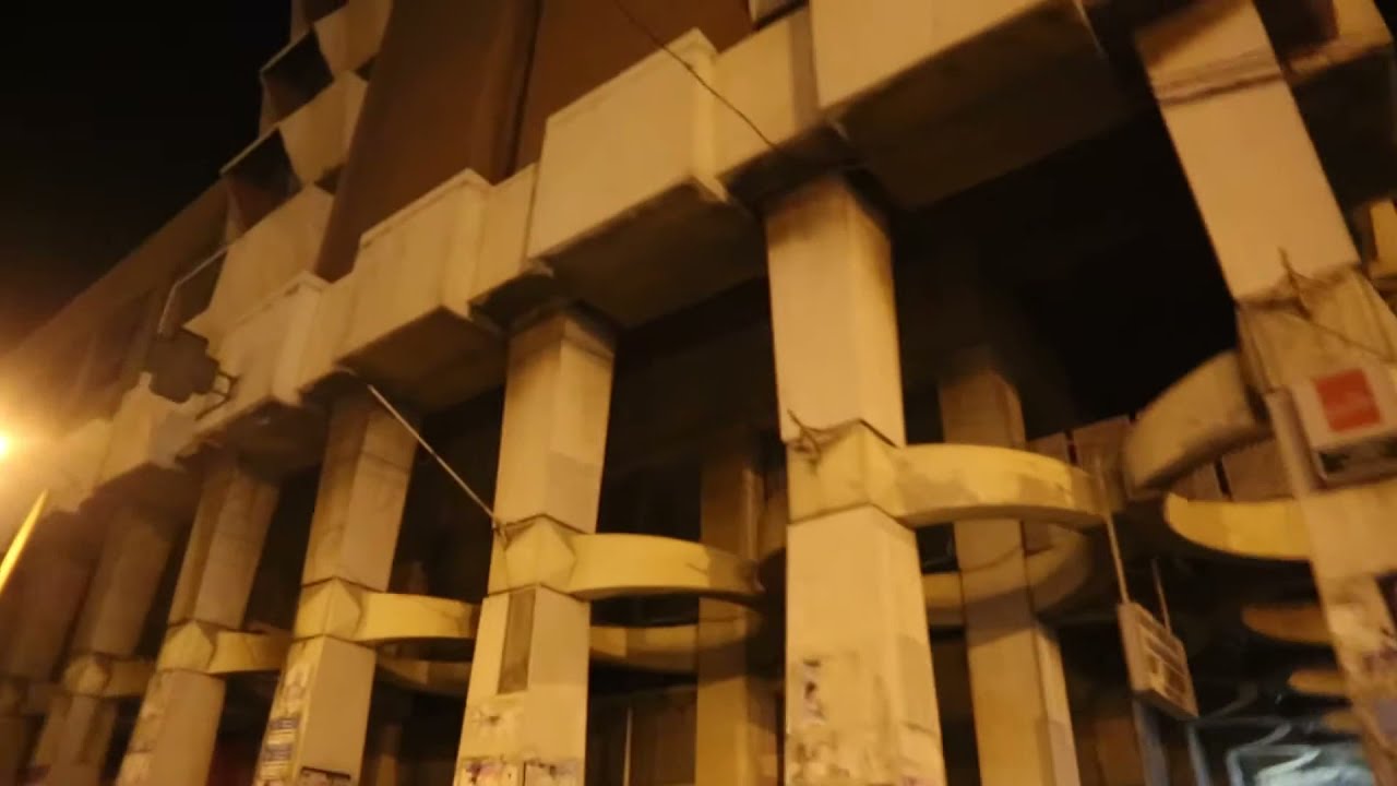 Sénégal Route dans Dakar de nuit / Senegal Dakar Road in night - YouTube