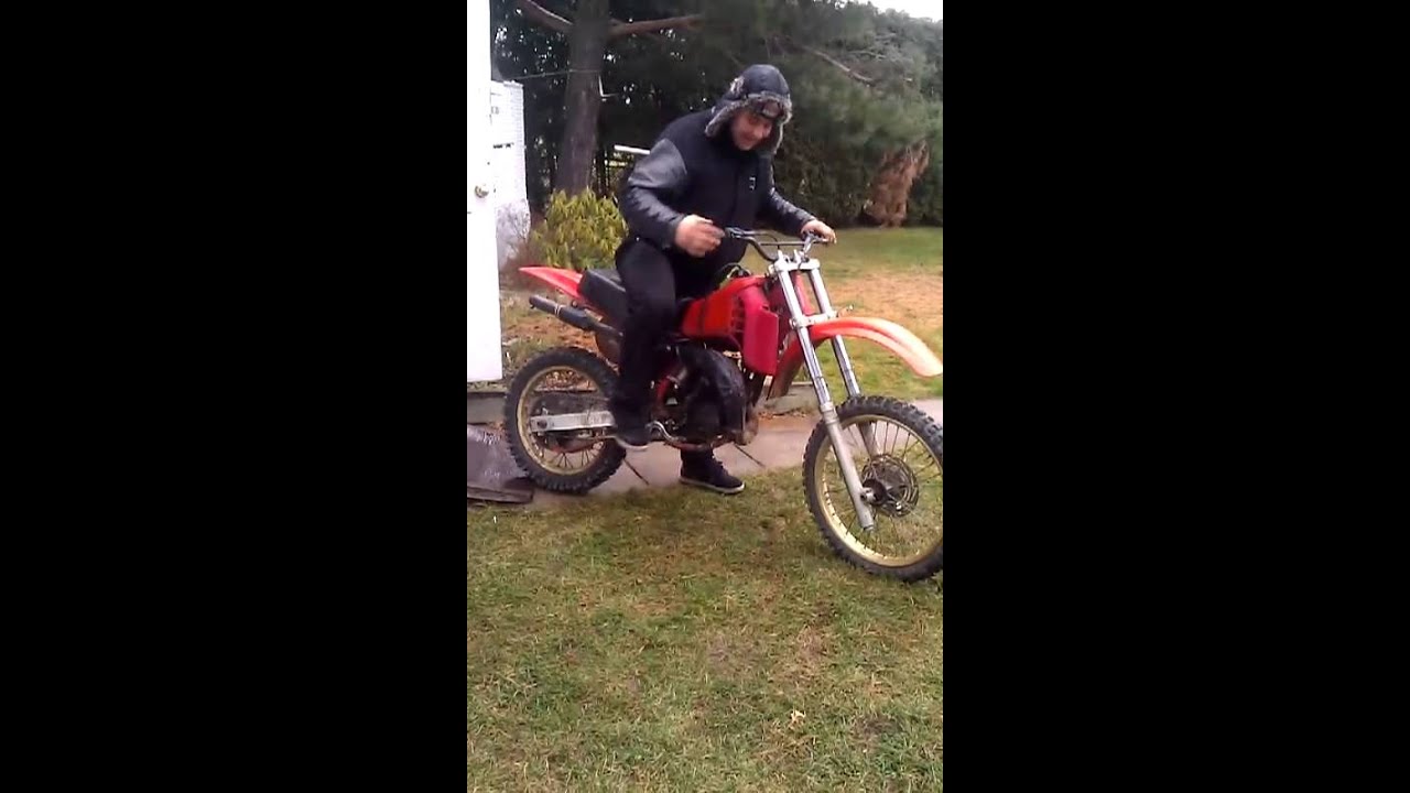 Honda cr125r 1982 - YouTube