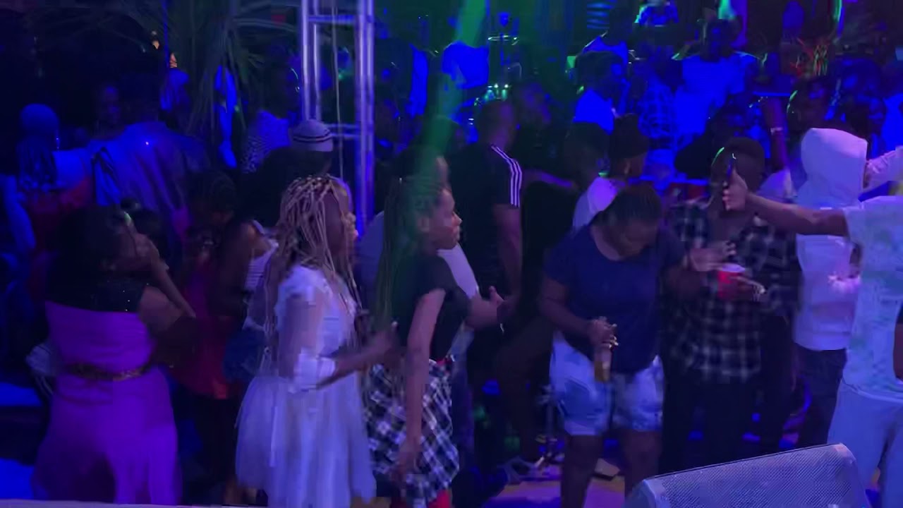 Ben Pol Perfoming Roho yangu Amapiano in Mwanza - YouTube