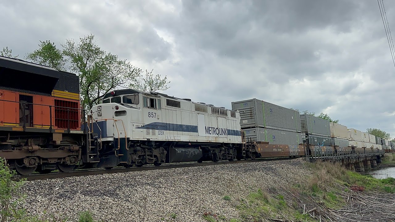 LTEX 857 (Ex metrolink F59PH) trails on Q-LACNWH past lyons IL 4/28/24 - YouTube
