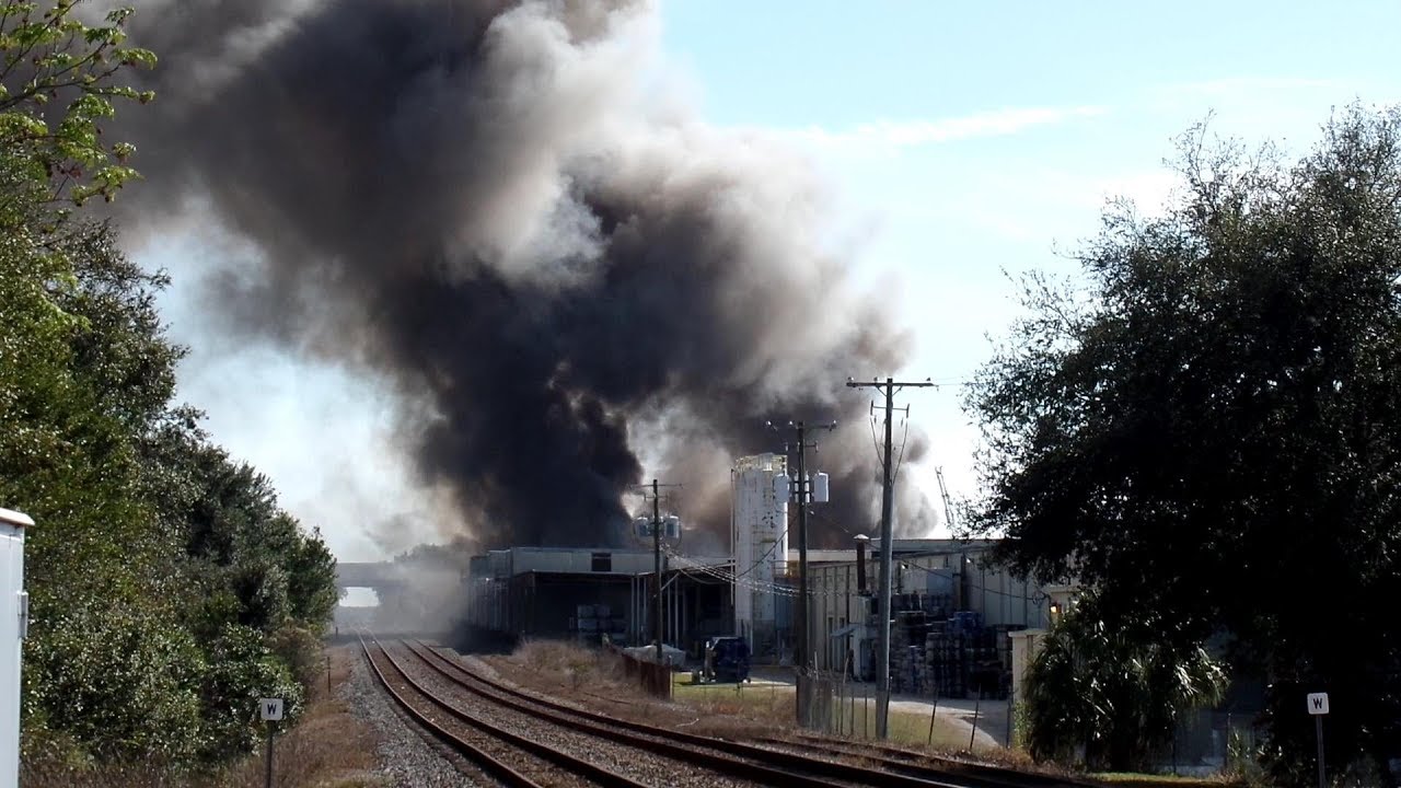 Major Factory Fire Next To CSX Tracks - YouTube