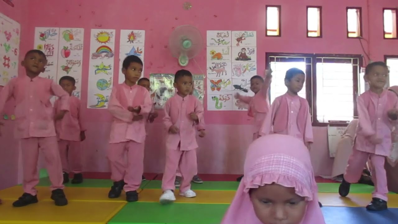 TARI KREASI TOP PADEE (versi gladi) TKN Nurul Ikhlas - YouTube