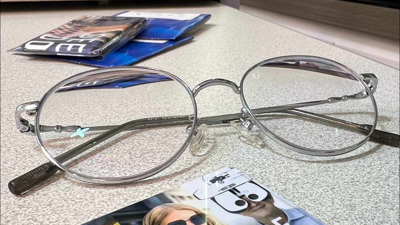 Essilor Eyezen start blue uvcapture | titanium optic - YouTube
