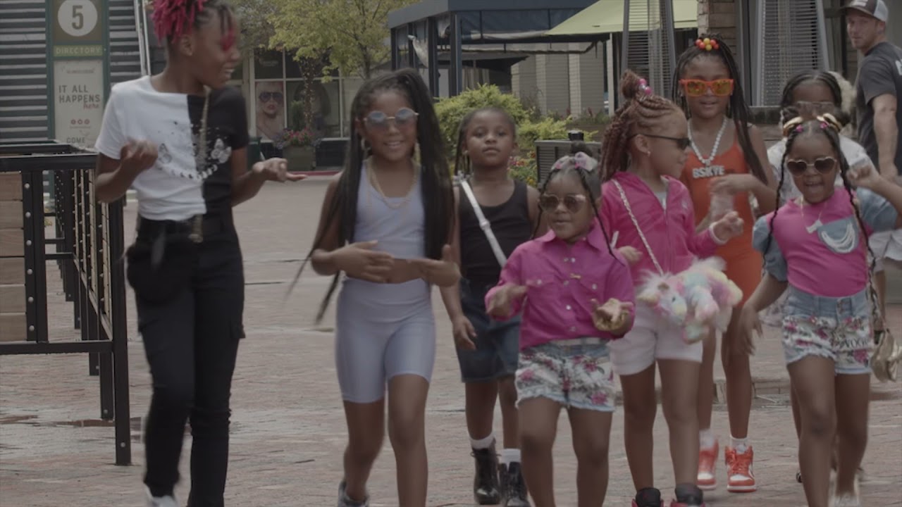 Kickin it with my girls! @Brooklyn Skye @Royal Z @HaLeigh Phillips and ...